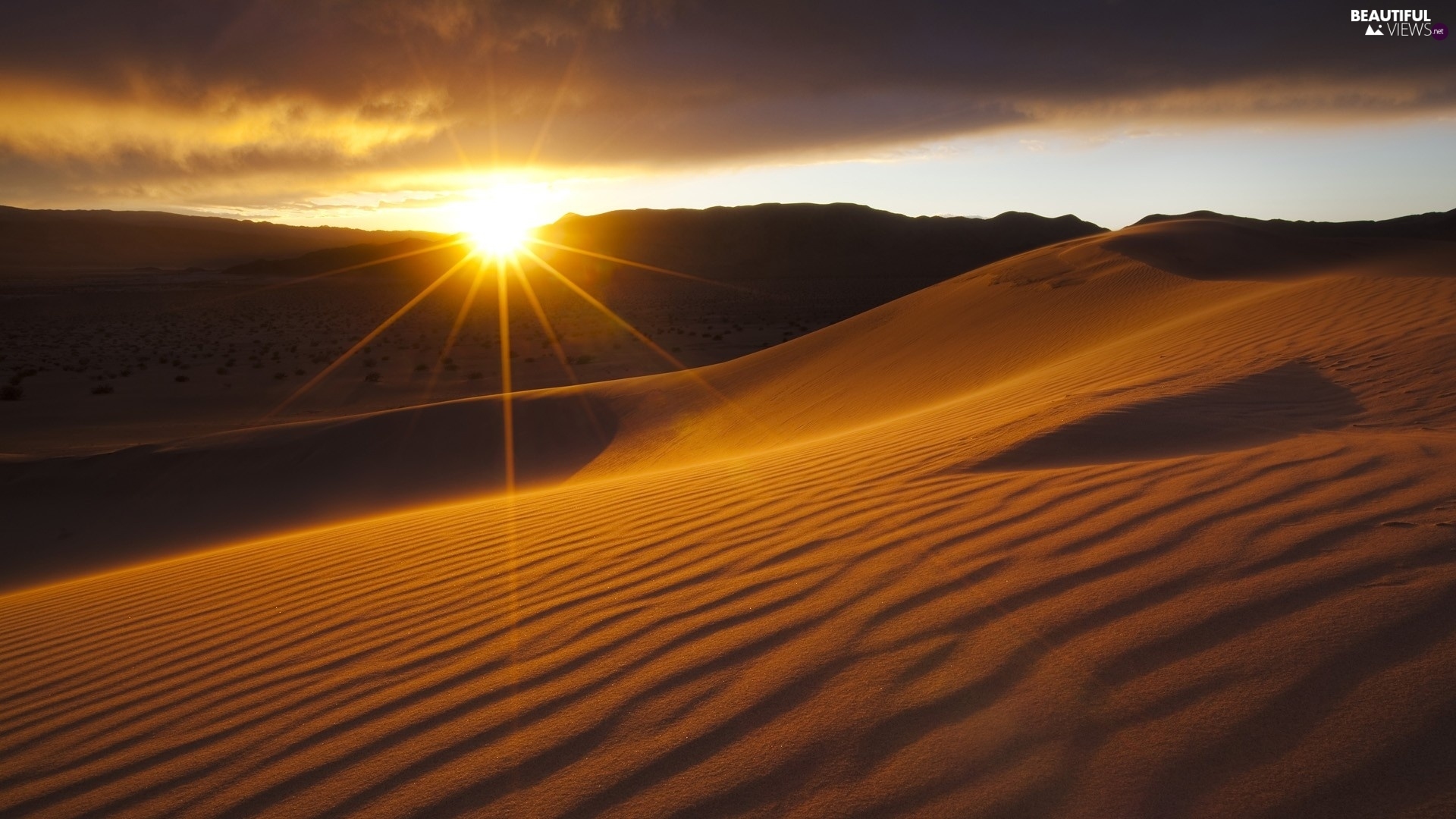 rays, Desert, sun - Beautiful views wallpapers: 1920x1080